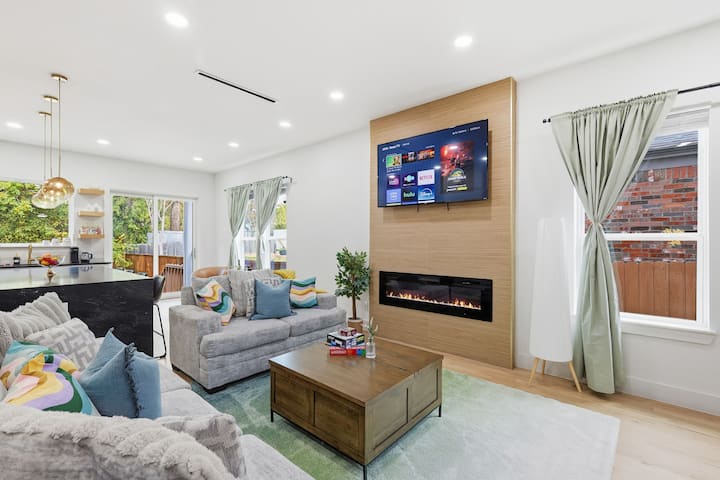 5 Mins To Downtown- Games, Luxury & Sunset Balcony - Dallas, TX