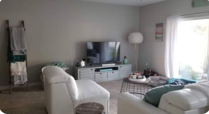 Large & Comfy Bedroom W Queen Bed - Fort Myers, FL