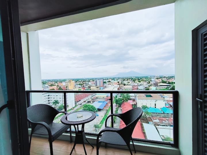 1br Suite/kingbed Steps Away Walking St./sm Clark - Angeles