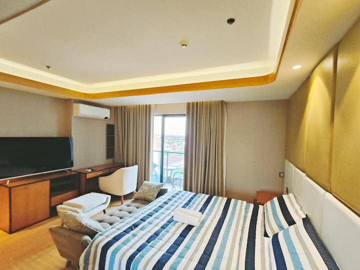 1br Suite/kingbed Steps Away Walking St./sm Clark - Ángeles