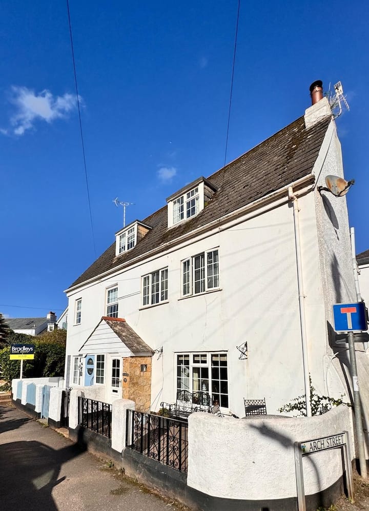 3 Bedroom Cottage, Sleeps 8, In Central Shaldon - Shaldon