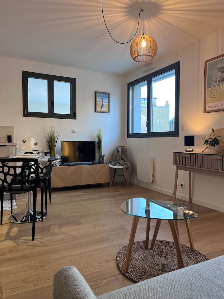 Studio Neuf , 5 Min Gare , 200m De La Place Morny - Deauville