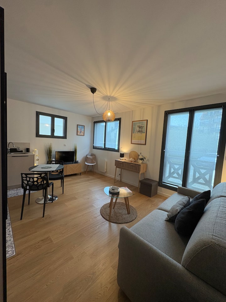 Studio Neuf , 5 Min Gare , 200m De La Place Morny - Deauville