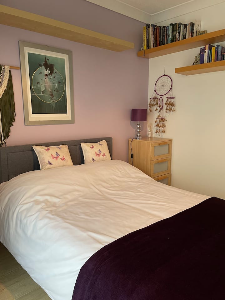 A Comfy Double Bedroom. Small Dog Friendly - Seaford