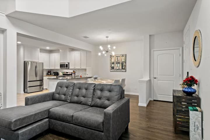 Pet Friendly - Modern 2br Gem | Safe & Friendly - Allen, TX