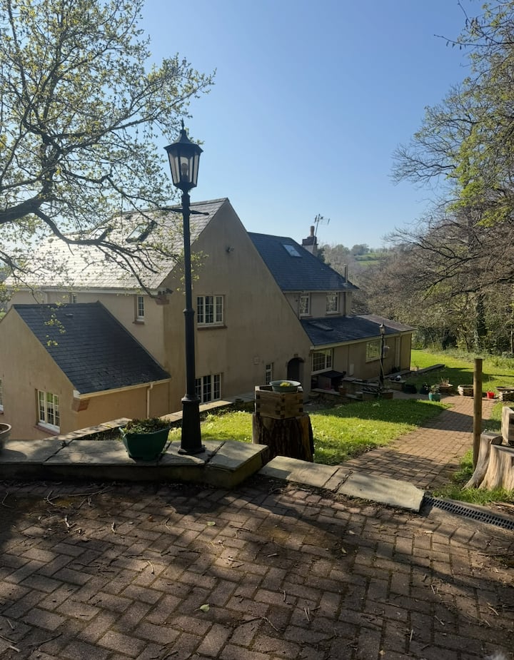 Rural Escape – Cosy 2-bed Countryside Stay - Bovey Tracey