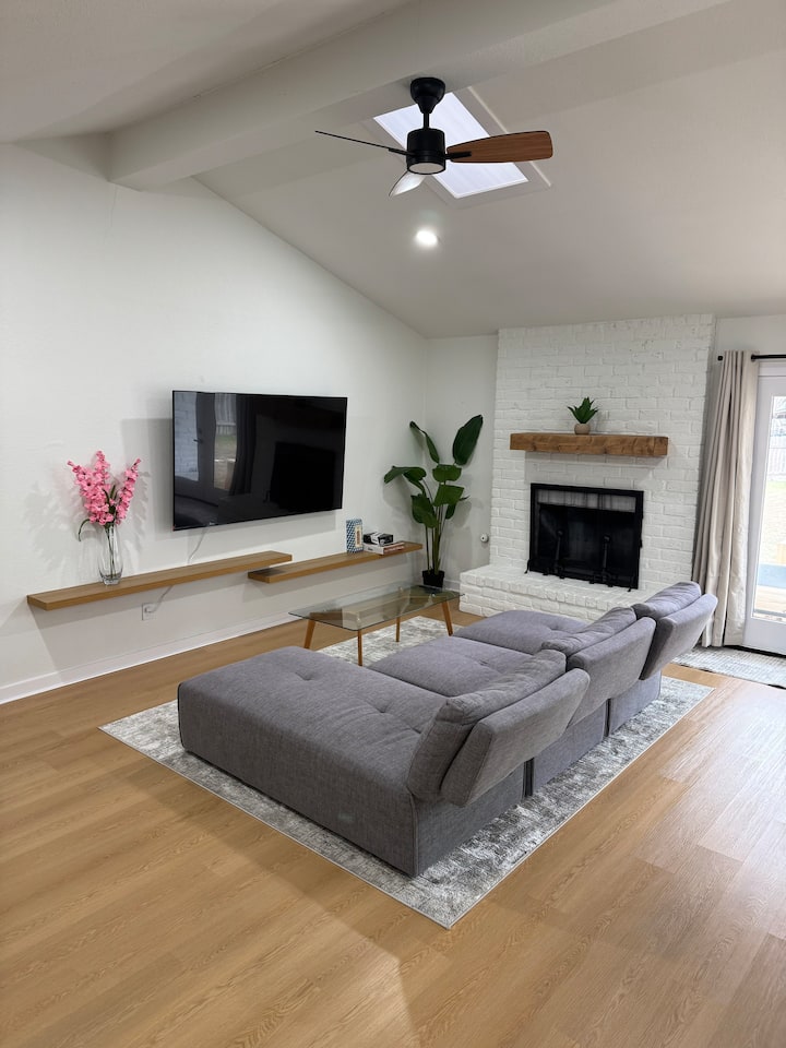 Lovely Austin Home Near The Domain And Q2 Stadium - Far West Boulevard – Austin