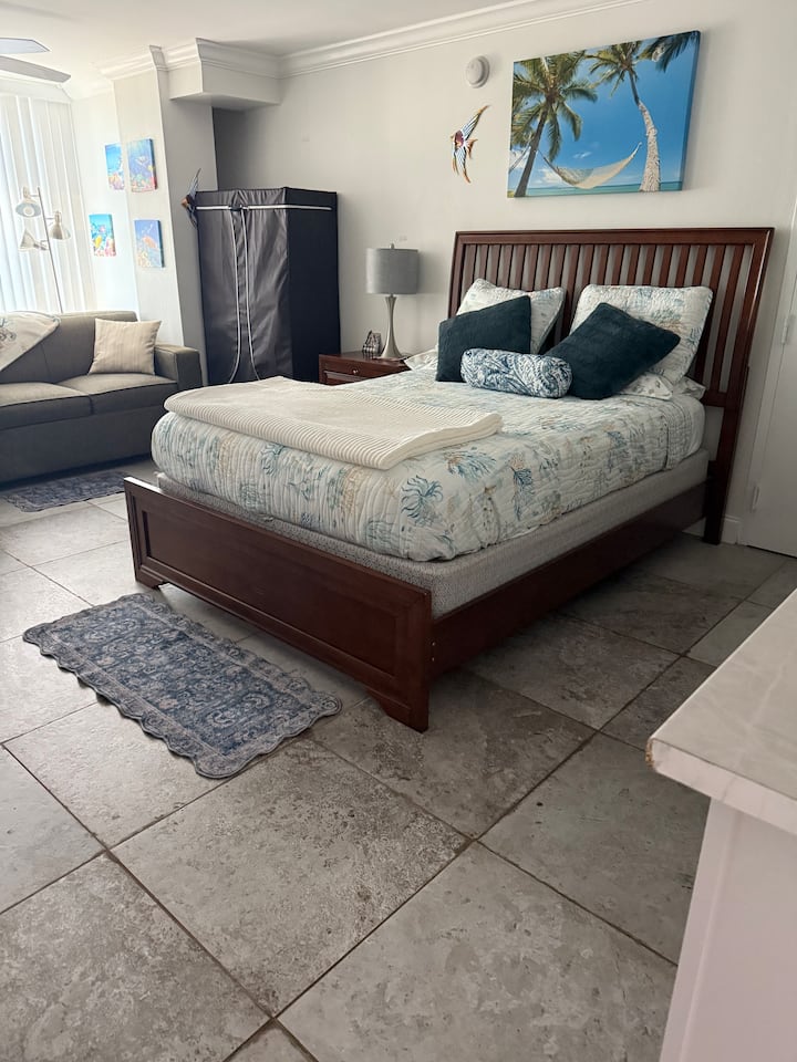 Daytona Oceanside Inn Condo - Daytona Beach Shores, FL