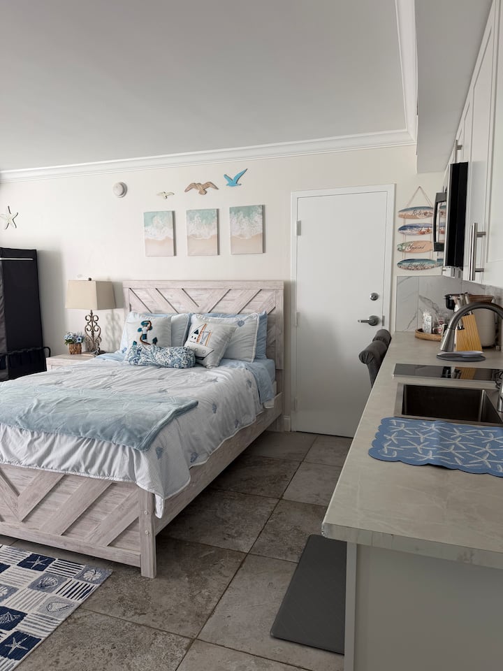 Daytona Oceanside Inn Condo - Florida