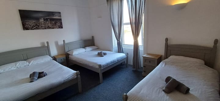 Woodside Hotel 01 Family Room (Sleeps 5), Fife - Dunfermline