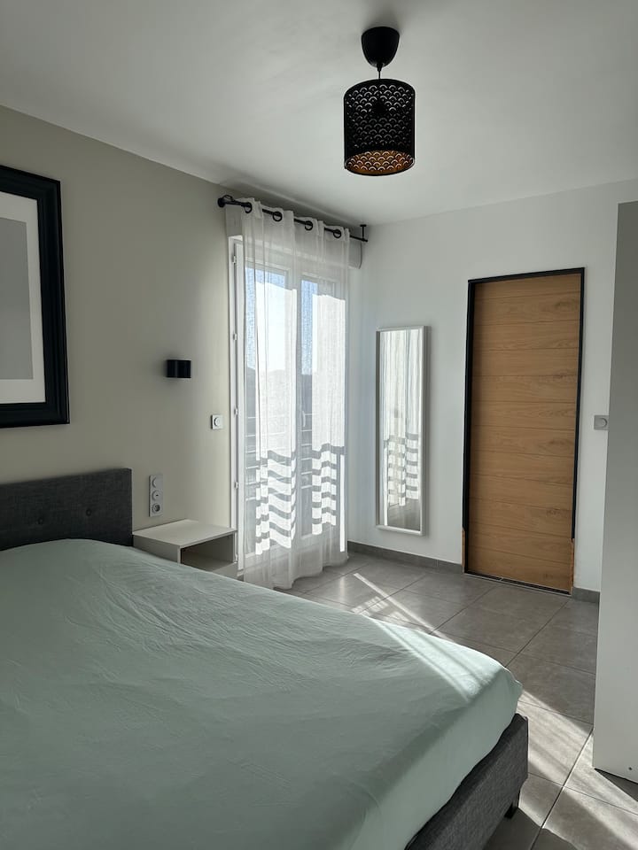 Appartement Moderne 42m2 Avec Terrasse Et Garage - Niza