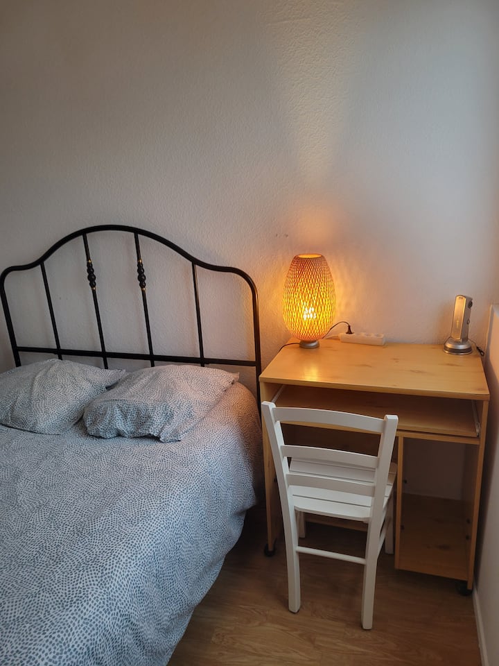 Une Chambre Privée - Tours