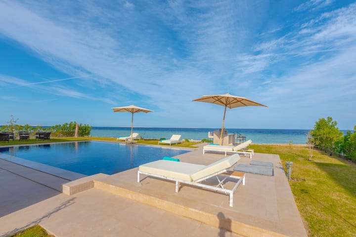 Royal Villa On The Beach - Hurghada