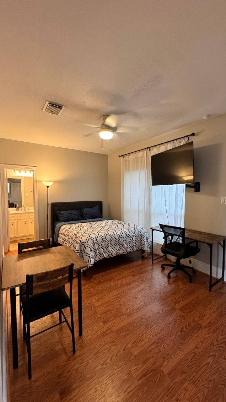 Downtown Full Unit - Northside - Houston