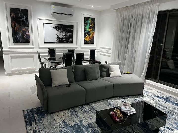 Ameena’s Cozy - Accra