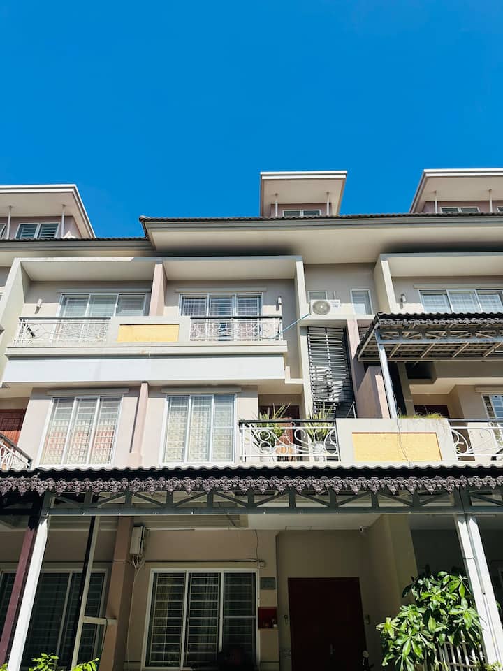 Samak Villa  In Ph Beoug Snor - Phnom Penh