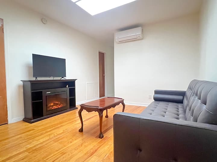 Sunny Apt (Cadillac Metro) - Montreal