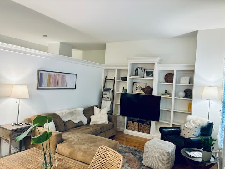 Cozy Urban Condo-free Garage Parking - Richmond, VA