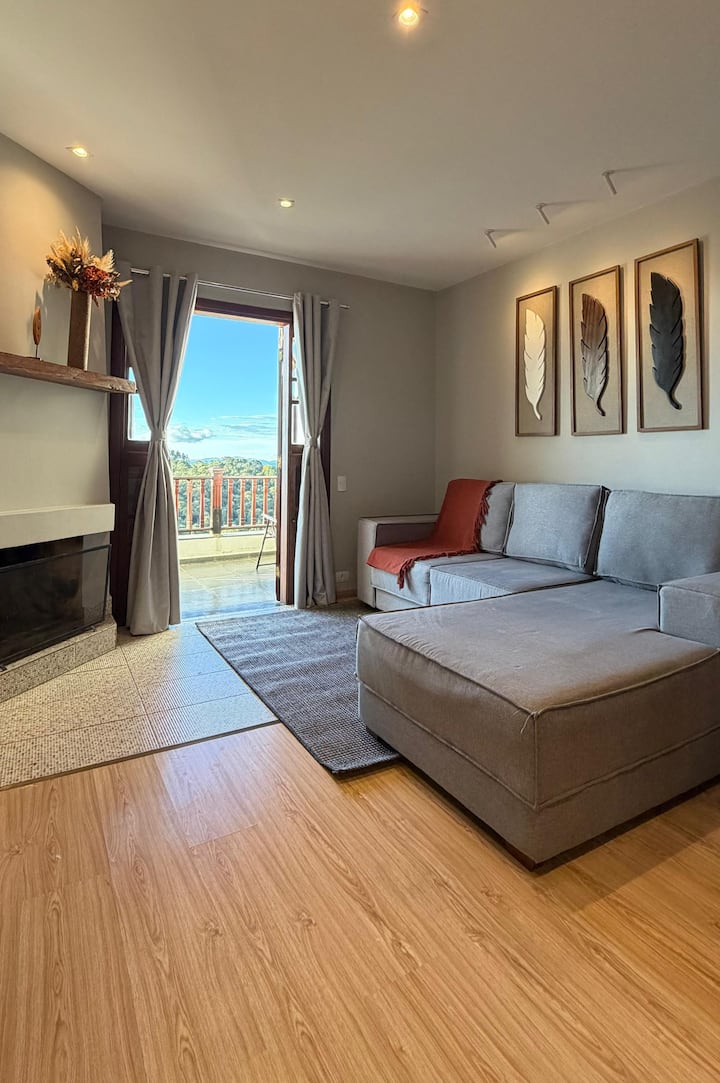 Refúgio Em Campos | Lareira E Varanda Aconchegante - Campos do Jordão