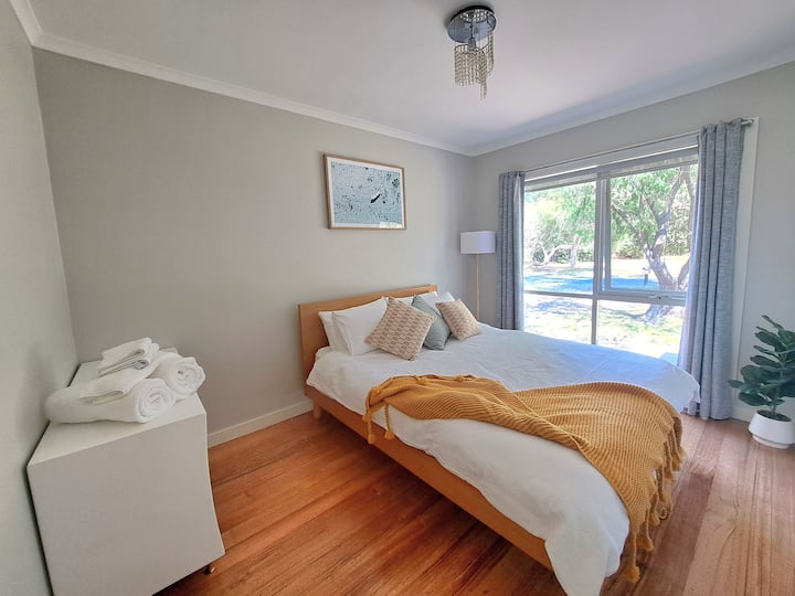 8 Min Walk To Beach, Linen/wifi/dog Friendly - Ventnor