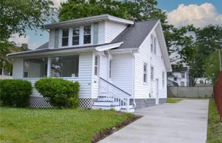 Little Whitehouse - Cortland, OH