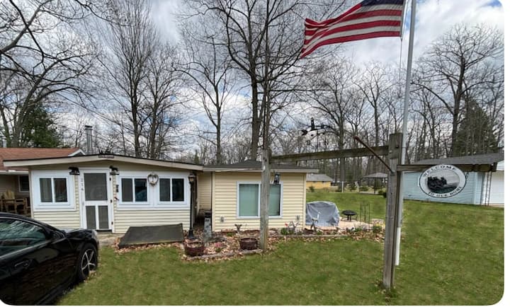 Lakeside Retreat - Houghton Lake, MI