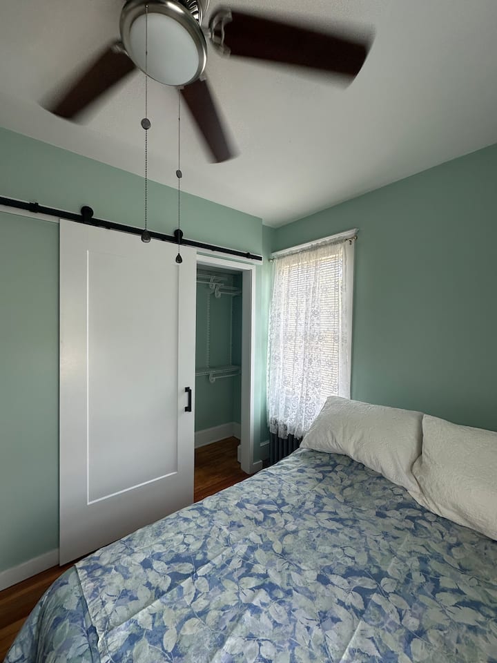 Berkshire Bedroom In Lee - Lee, MA