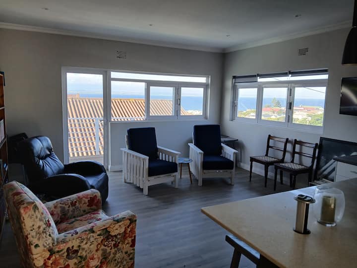 Queen's Corner - Mossel Bay