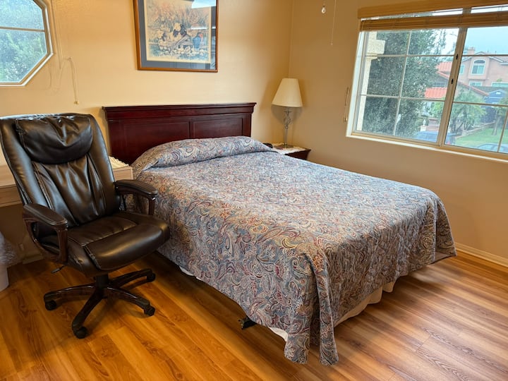 Queen Size New Bed With Head/foot Remote, Dog Ok - Ontario, CA