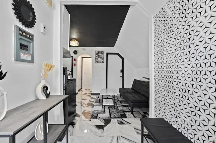 Lux 1 Bedroom | 30 Mins Nyc \10 Mins-ewr
Nwk044472 - Newark, NJ