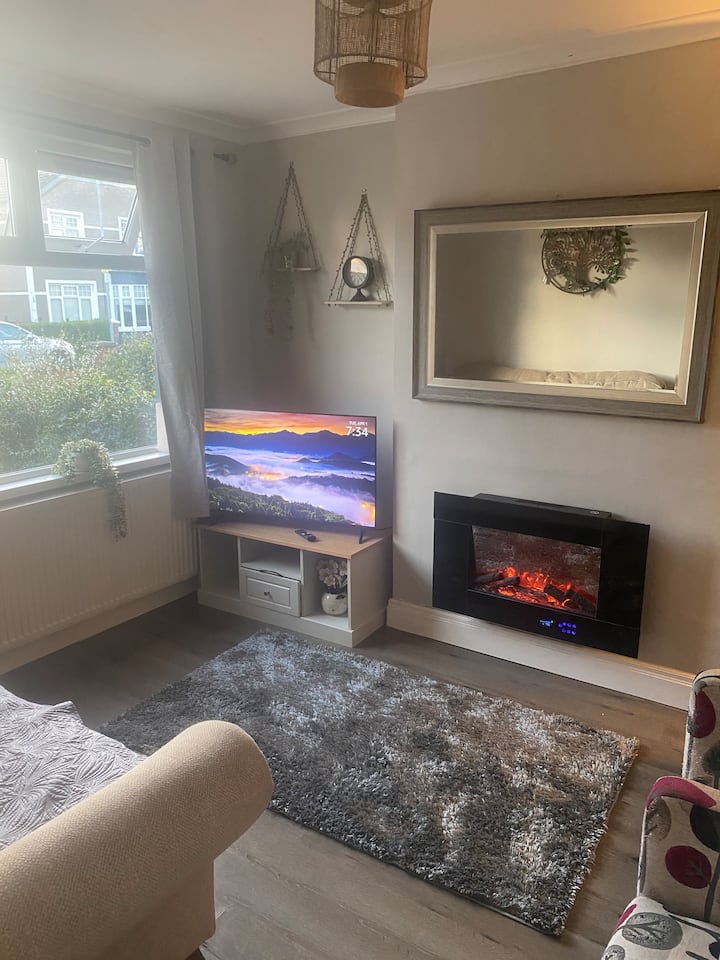 Bright 3-bed Home W/ Free Parking – Near City - Belfast