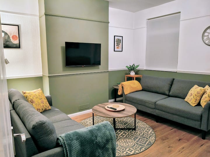 4 Bedroom Home Near Liverpool Cc - Guernsey