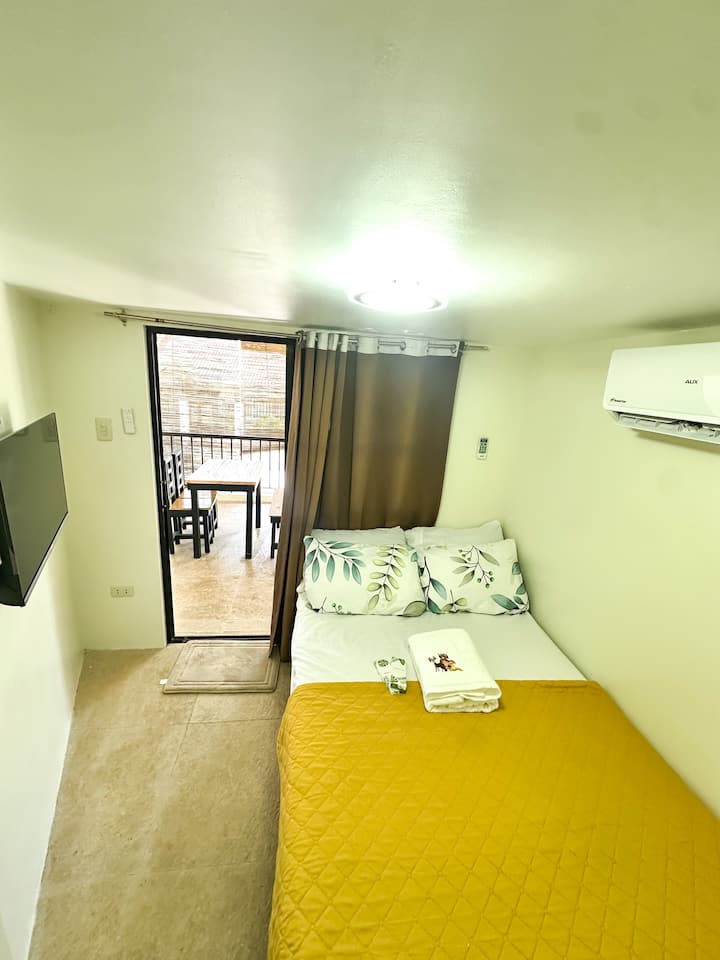 Cozy Bedroom With Private Balcony - Abucay