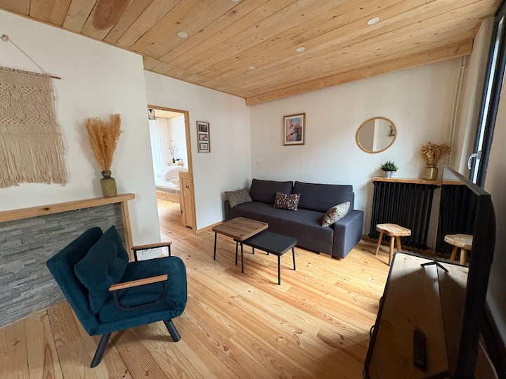 Logement. Mont-dore. 2/4 Personnes.
1 Chambre. - Lac de Servières