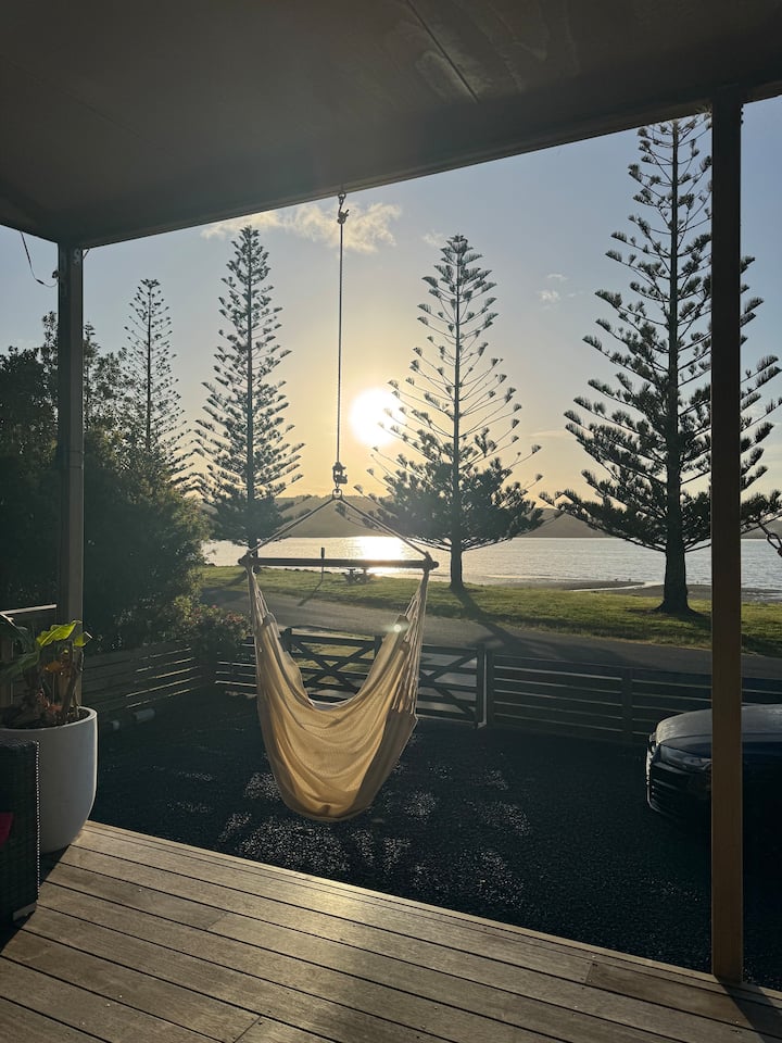 Beachfront Paradise Awaits - Mangōnui