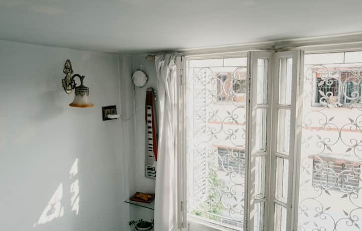 Earthy 5 Bedroom Heritage House - Woodlands