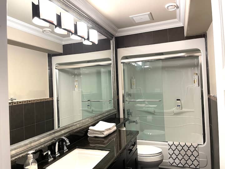 Private Spacious Quiet Studio - Surrey