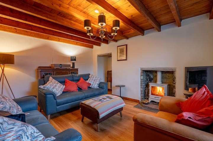 Spacious Yorkshire Dales Stone Cottage: Walks, Pub - Reeth