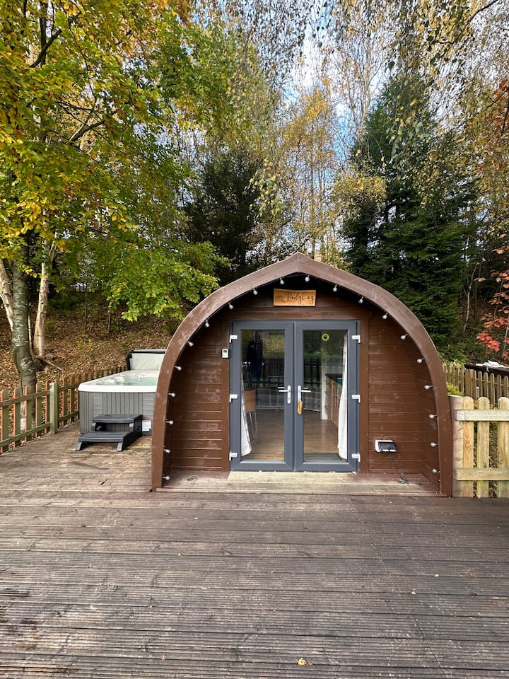 Hedgehog Hot Tub Lodge - Wales