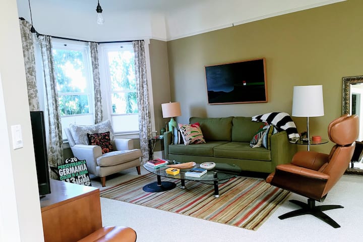 Central, Light-filled Top Flat On Quiet Street - San Francisco, CA