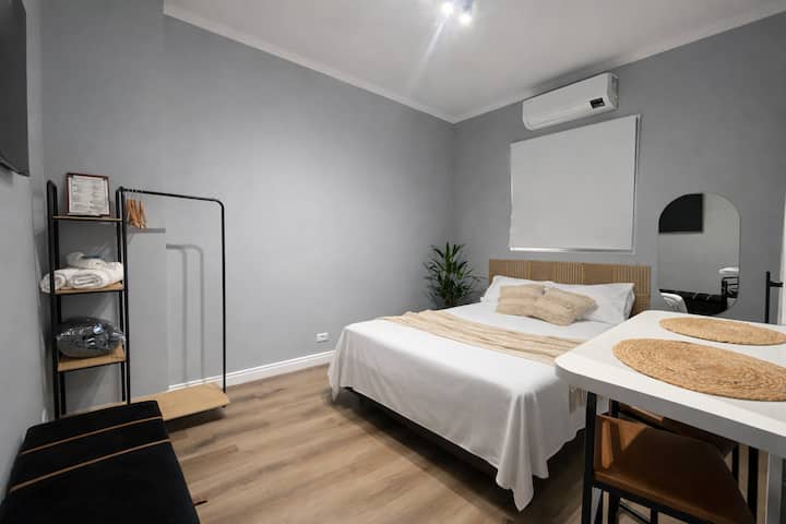 Studio Pé Na Areia: Ar Cond - Wi-fi - Conforto - Santos