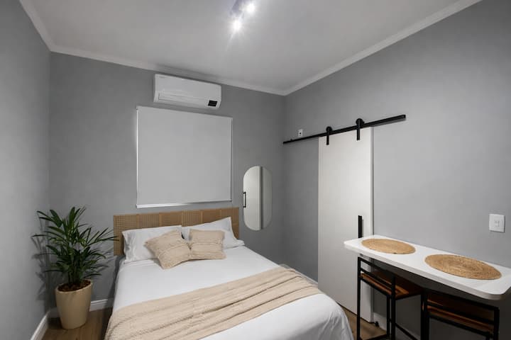 Studio Beira Mar: Ar + Wi-fi + Enxoval Completo - Sao Vicente, Brazil