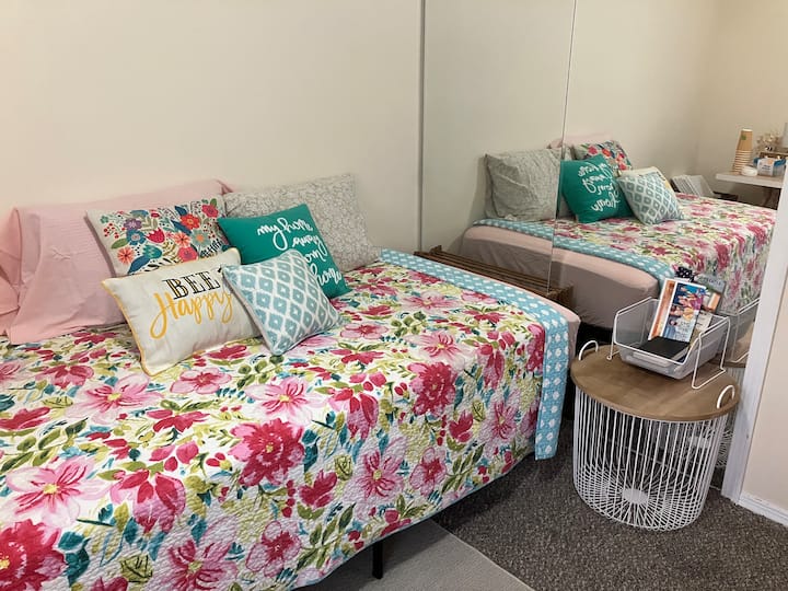 Artsy Guest Room - Flushing, MI