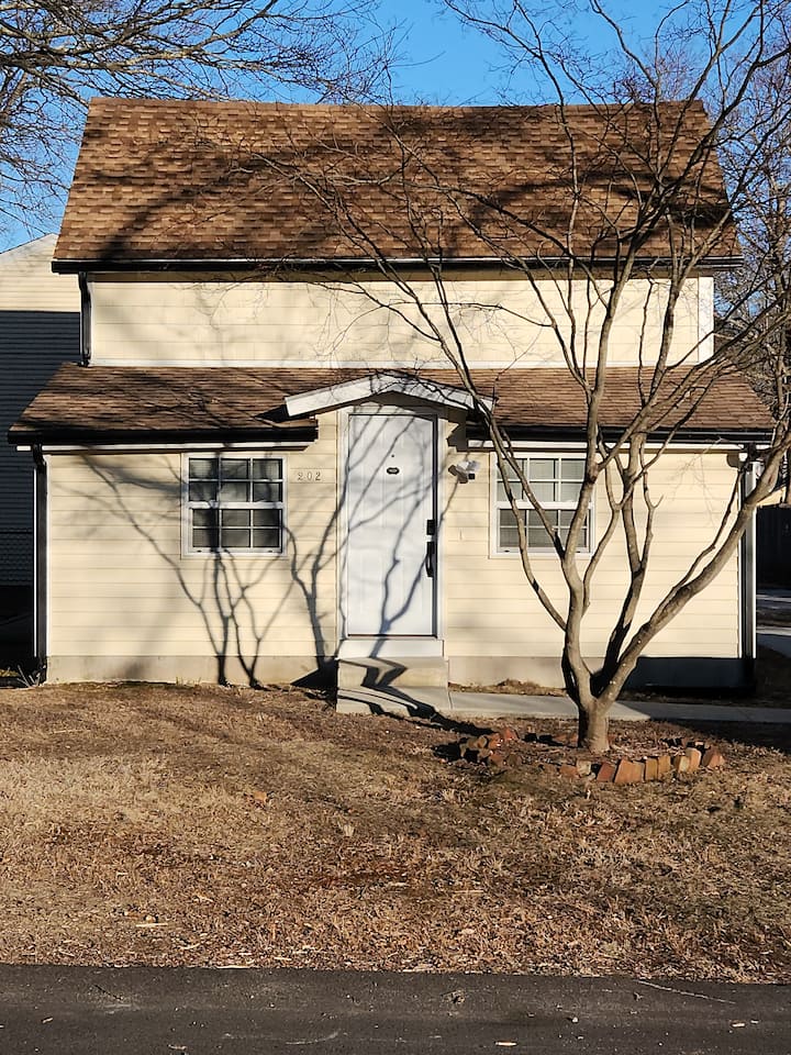 Cozy Private Home - Centrally Located In Ri - Warwick, RI