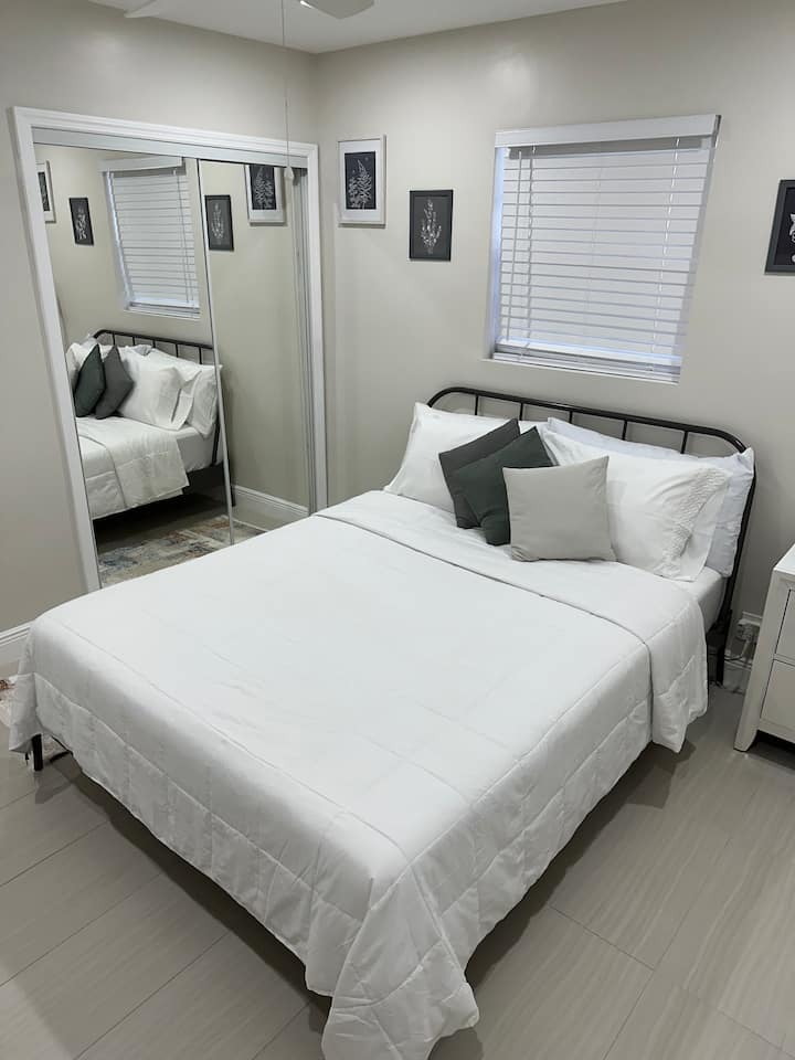 Cozy 1-bedroom Retreat - Pembroke Pines, FL