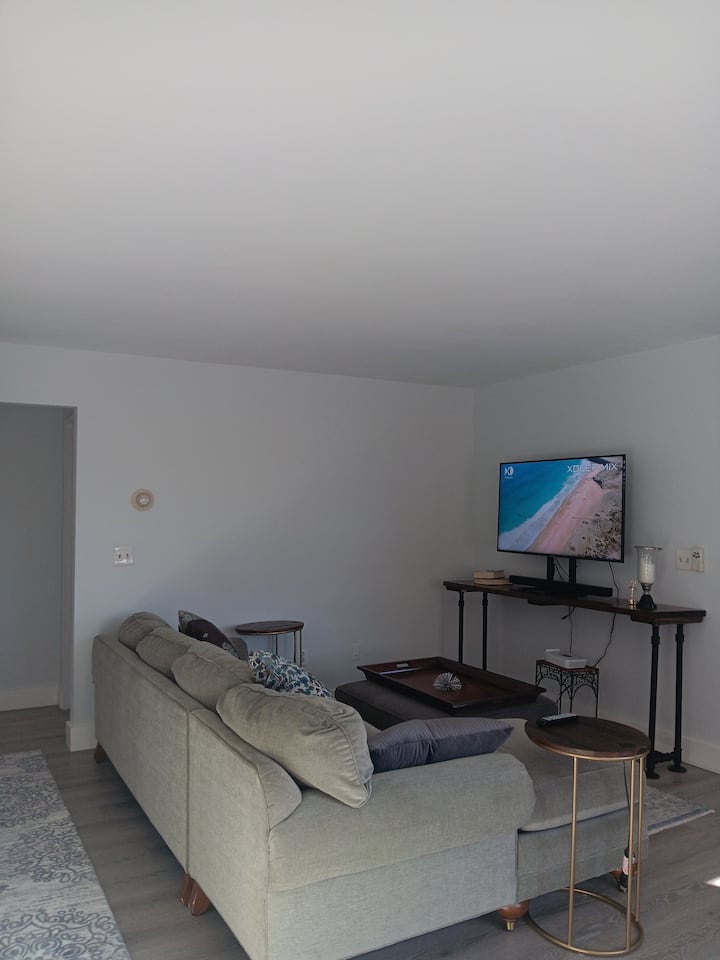 Modern Apartment - East Rutherford, NJ