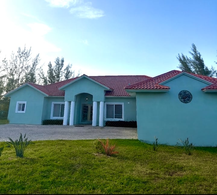 Turtle Cove
Waterfront Paradise - The Bahamas