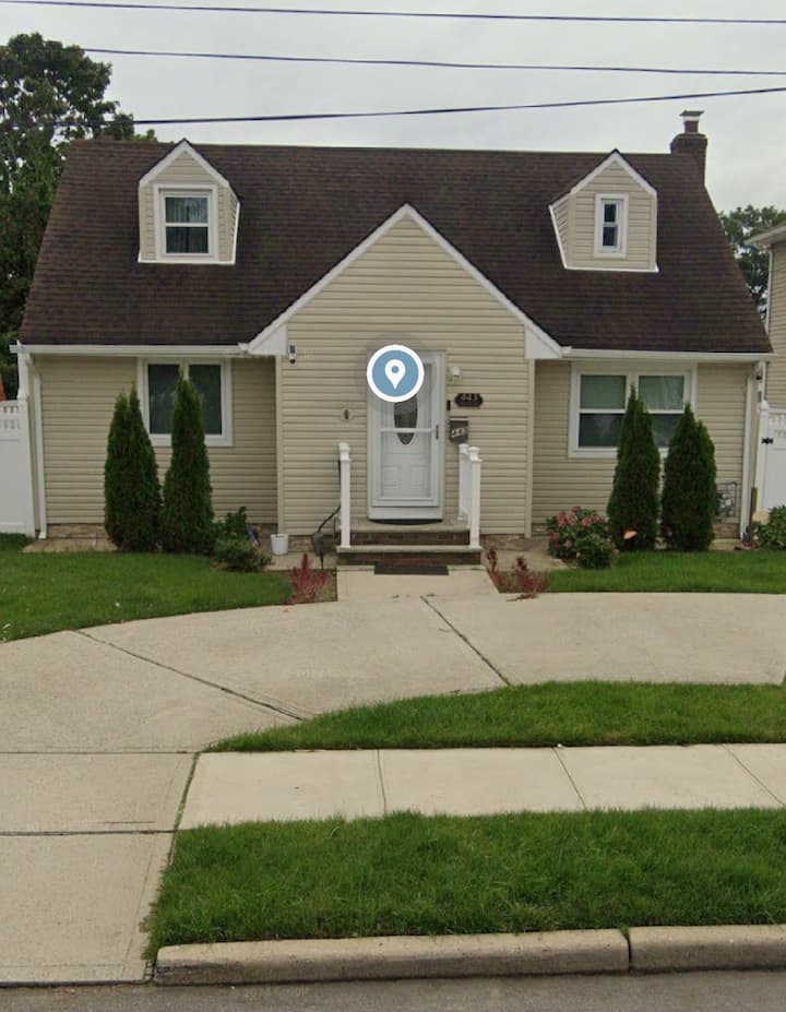 Studio Size Room - Mineola, NY