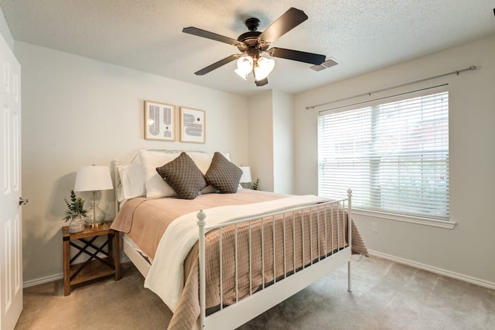 Cozy Private Room Perfect For Traveling Nurses - Lubbock, TX