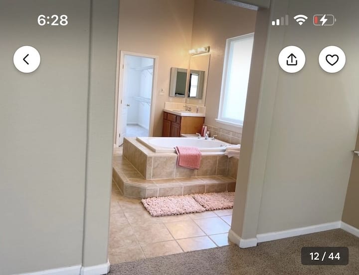 Lake Views Elk Grove Nice House 3000sft - Elk Grove, CA